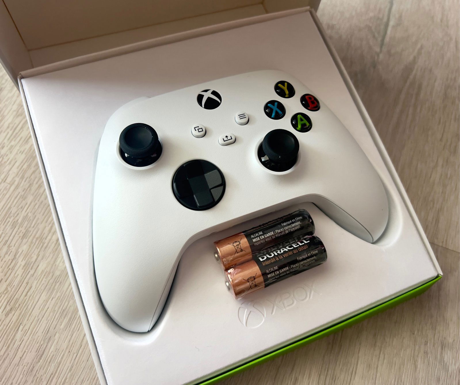 Vélemények: Xbox Wireless Controller Translucent Series Pulse Cipher ...